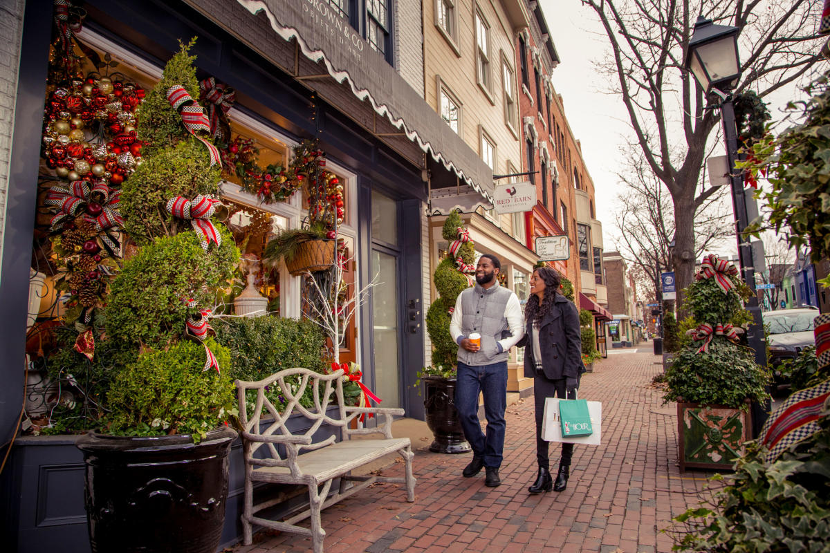 9 Virginia Holiday Traditions for You and Yours