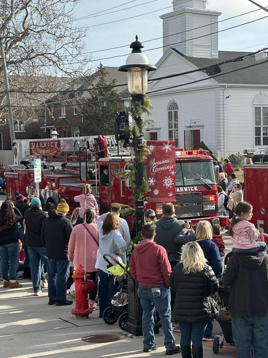 Tree Lighting, Winter Festival, Shopping: Warwick's Got The Holiday Spirit!