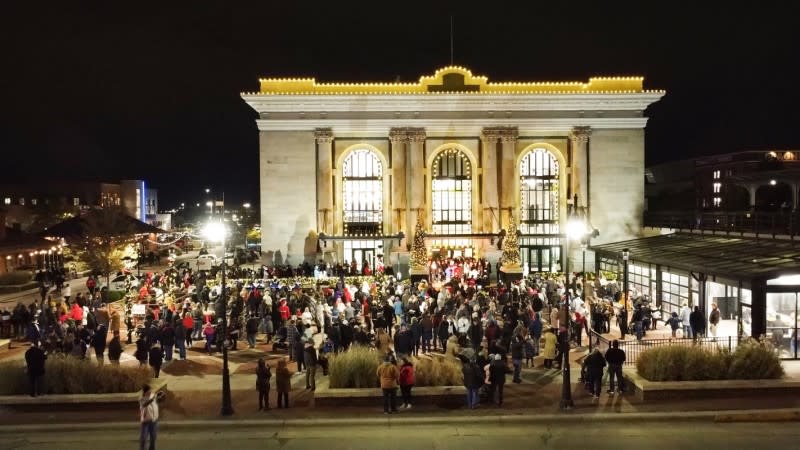 Merry & Bright Union Station Lighting