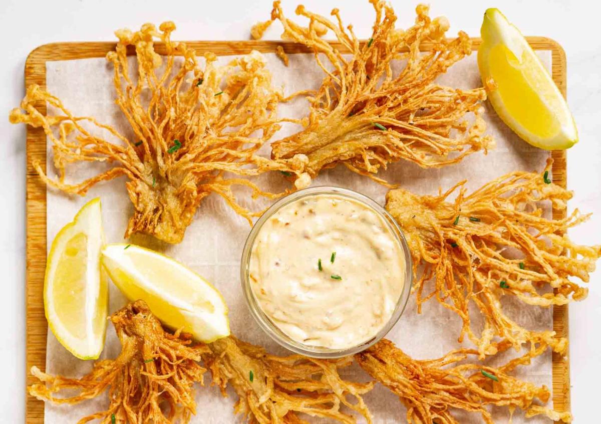 Crispy Enoki Mushrooms with Garlic Aioli