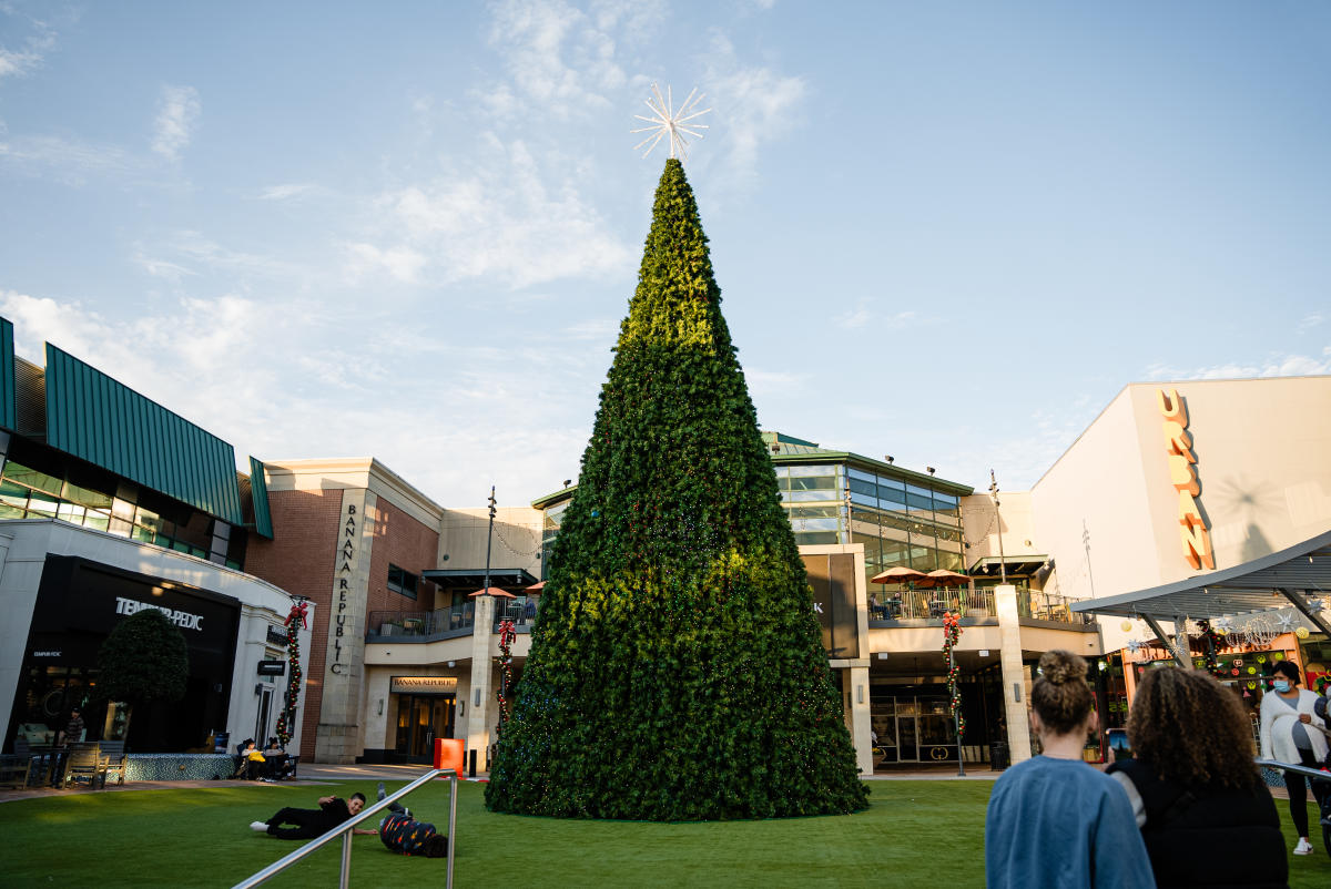 Christmas Tree at The Woodlands Mall | Holiday Lights and Music