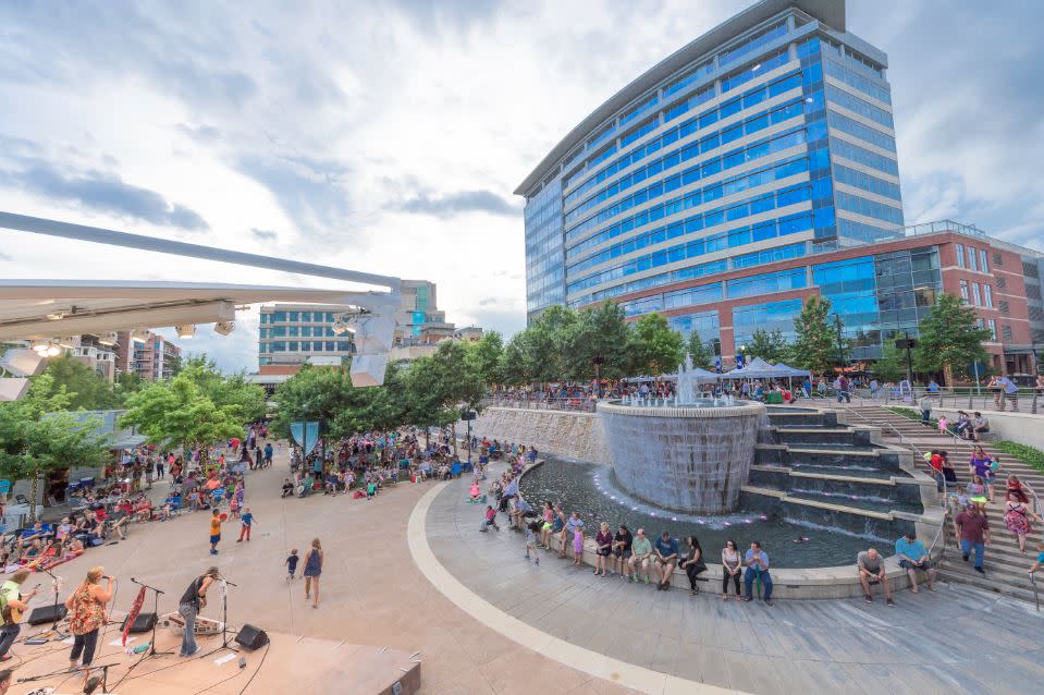 Woodlands Waterway Nights Bring Family Fun to Waterway Square