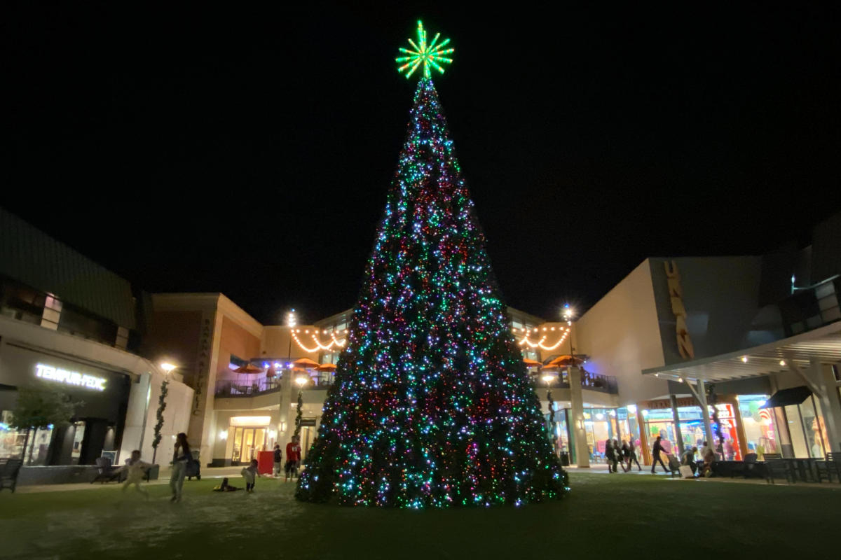 Christmas Tree at The Woodlands Mall | Holiday Lights and Sounds