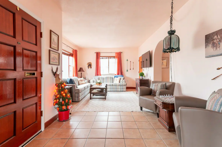 3 King Beds-Hot Tub-Firepit-Historic-Downtown