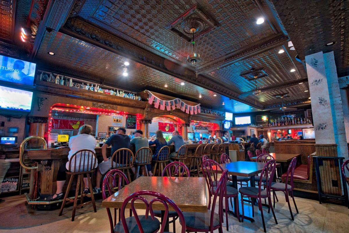 Horn's Gaslight Bar and Restaurant