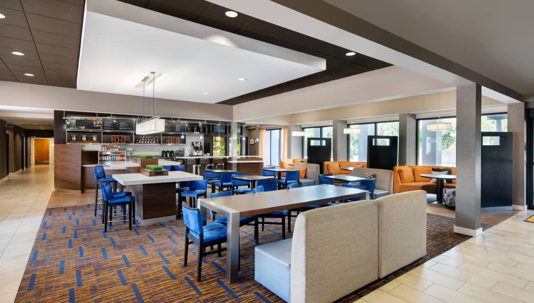 Courtyard by Marriott Addison/Midway