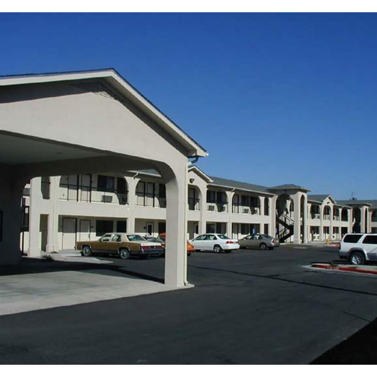 American Inn & Suites