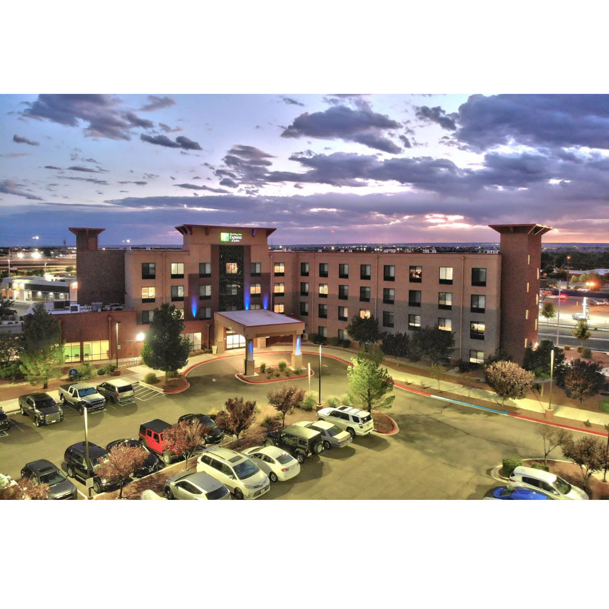 Holiday Inn Express & Suites Historic Old Town