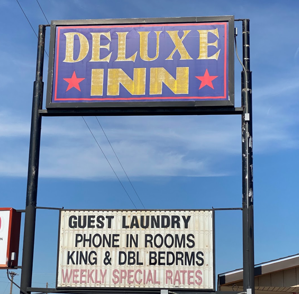 Deluxe Inn