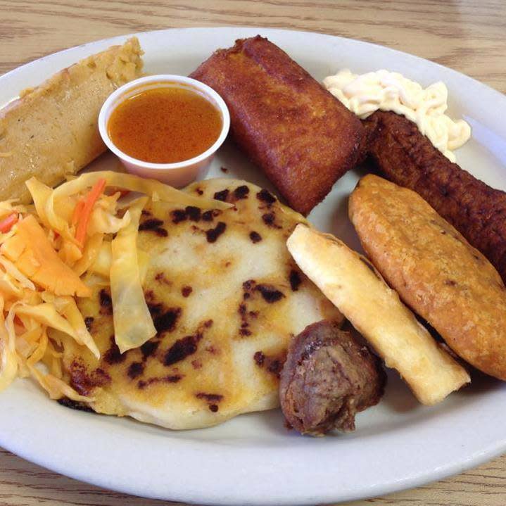 El Carbonero Restaurant Y Pupuseria