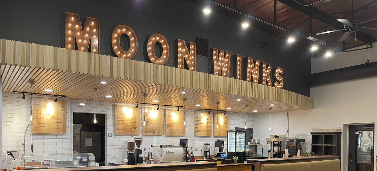 MoonWinks Cafe & Tavern