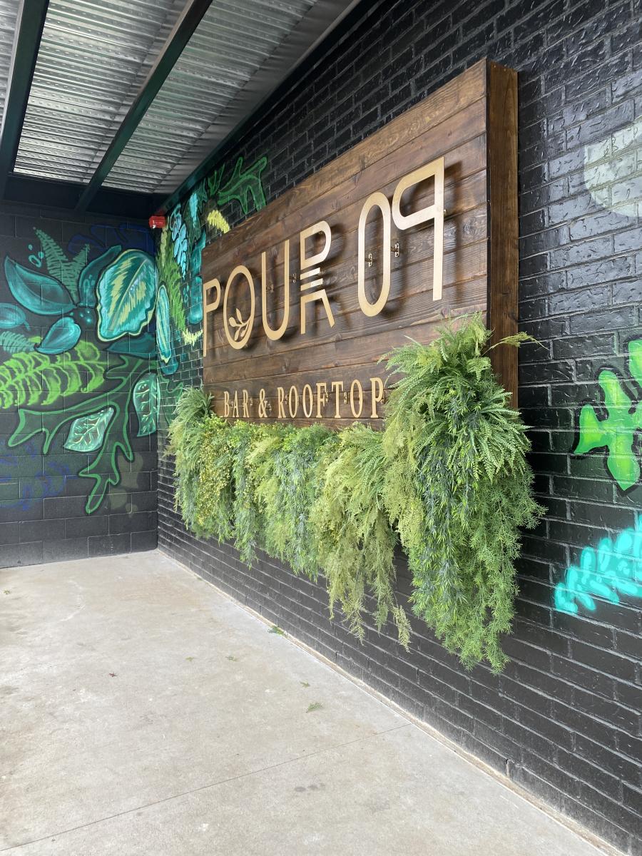 Pour09 Bar & Rooftop