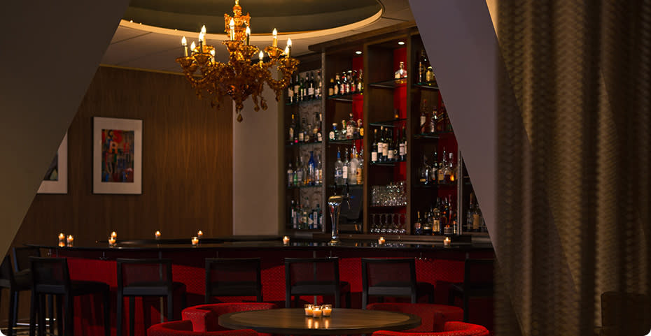 The Ruby Room - The Onyx Hotel