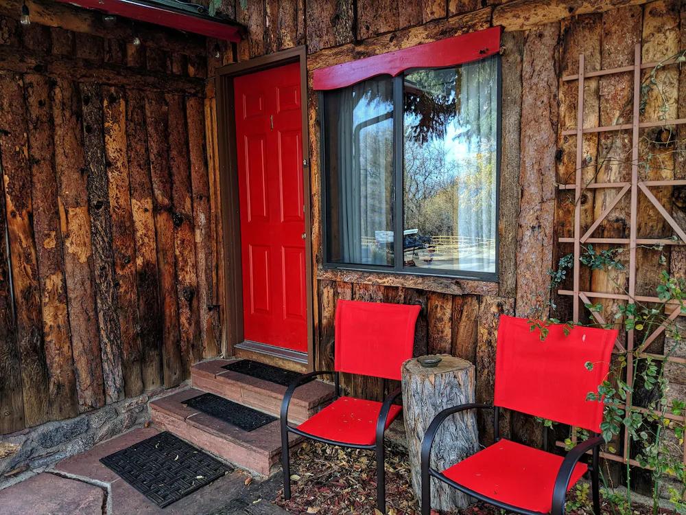 Foot of the Mountain Motel