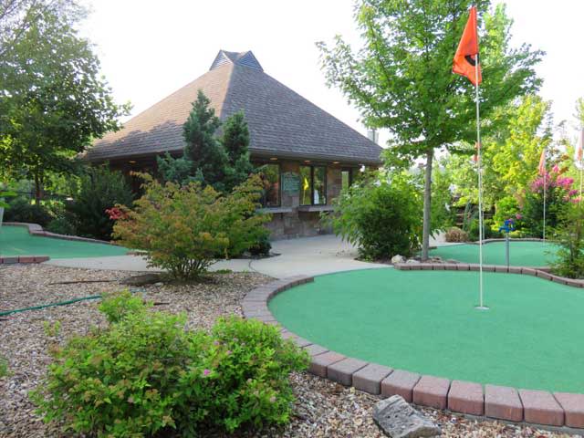 Brookside Miniature Golf | Branson, MO