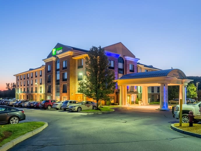 Holiday Inn Express & Suites - Auburn