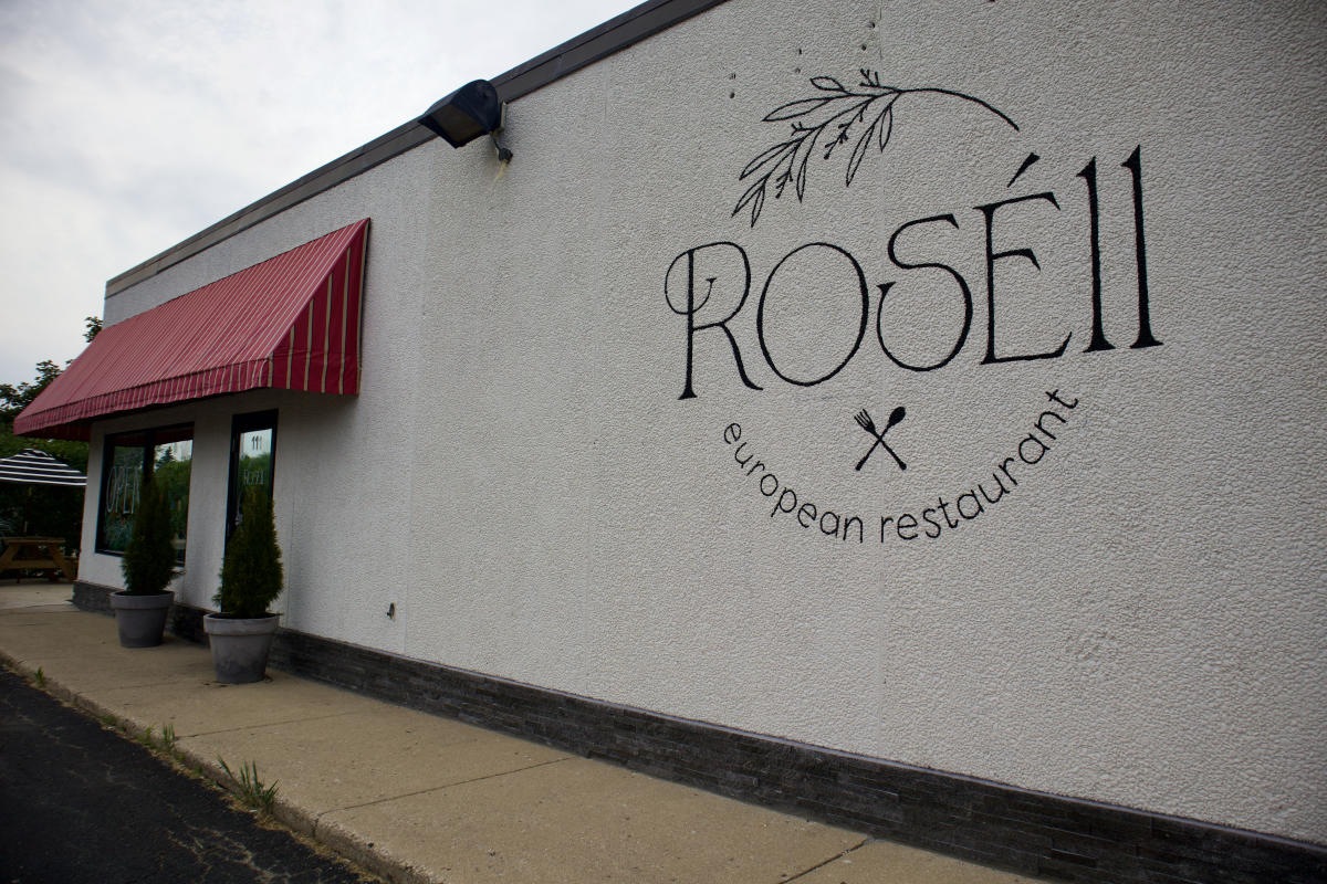 Rosé 11 Restaurant | Roselle, IL