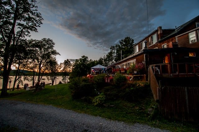 Lake House Restaurant & Lodge