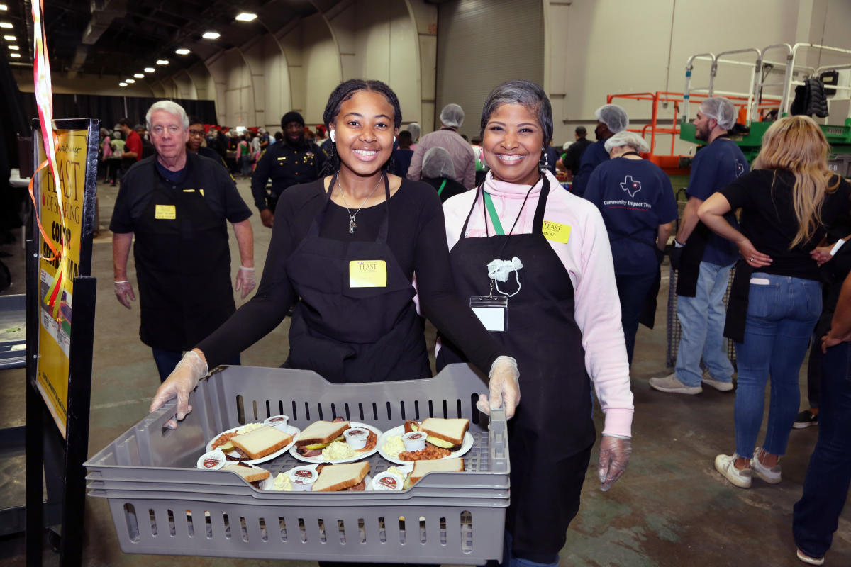 H-E-B’s Feast of Sharing Holiday Dinner