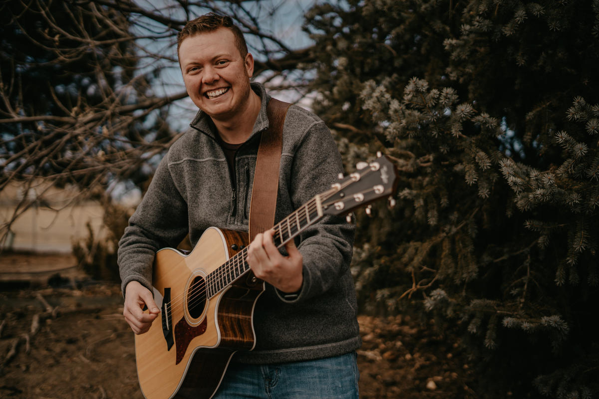 Live Music with Lindsey Giffey