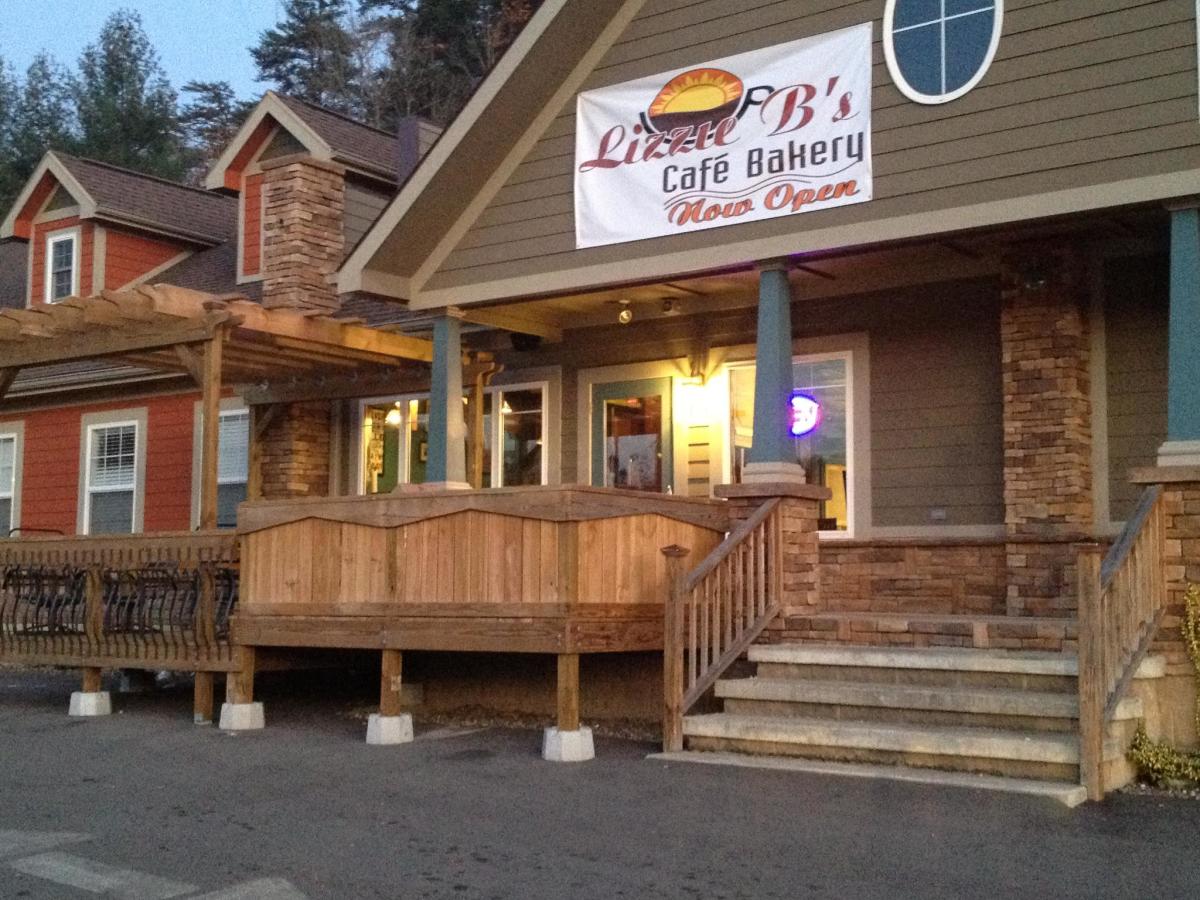 Lizzie B's