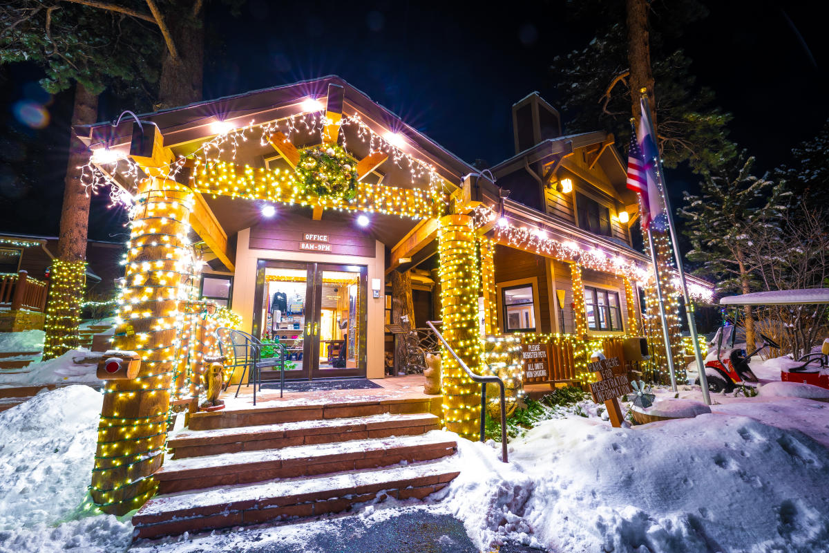 A Rocky Mountain Old Fashioned Christmas