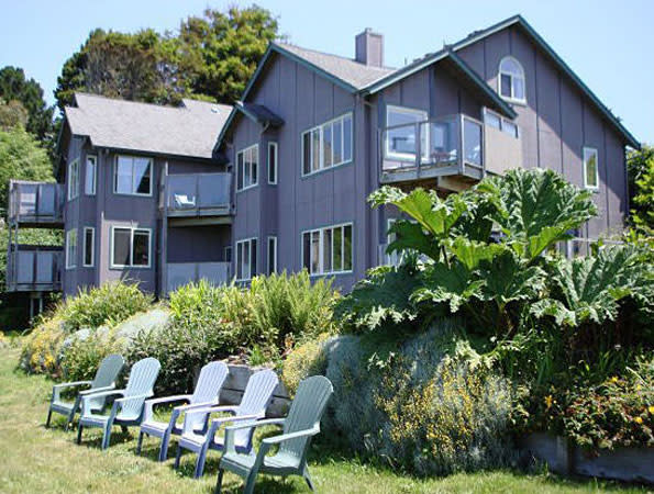 Turtle Rocks Oceanfront Inn