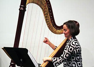Michelle Lundy, harpist