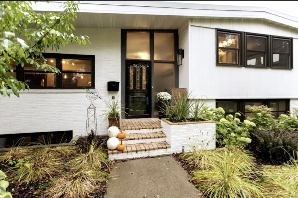 Entire historic on Iconic 8th St w/ indoor pool - Airbnb