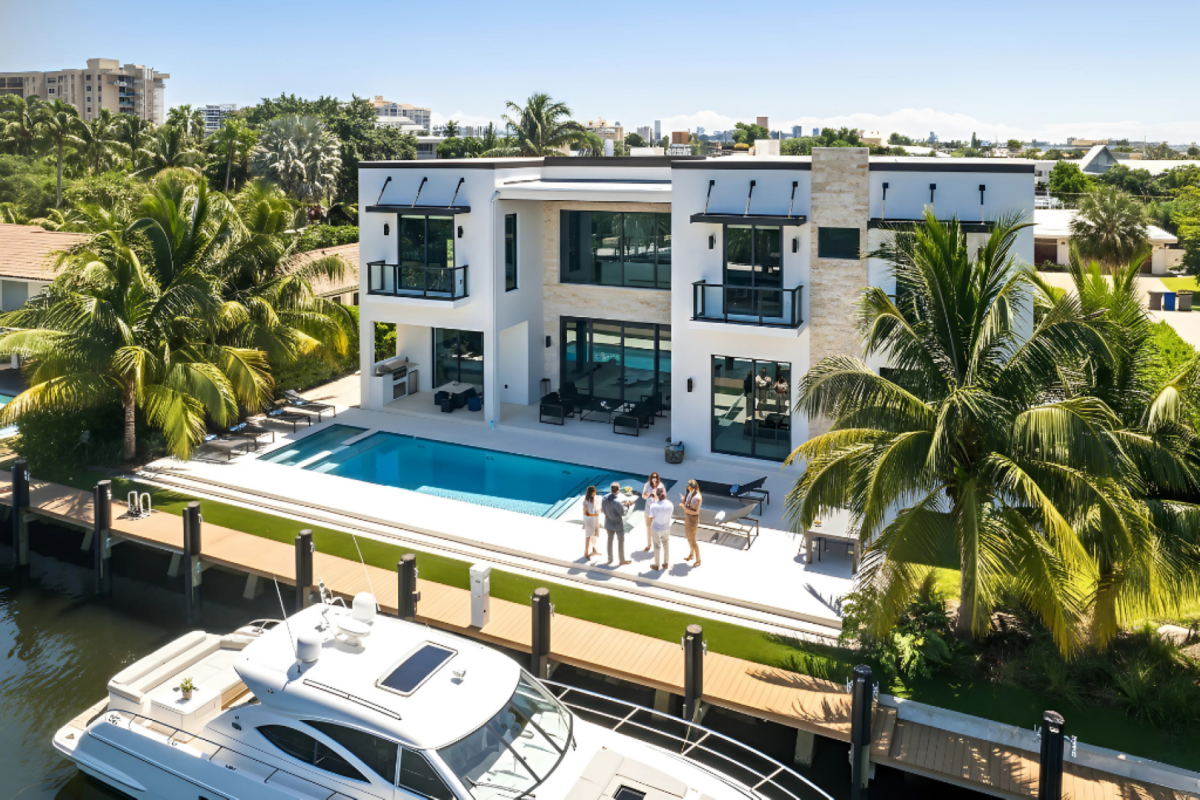 LUXURY VACATION STAYS, LLC