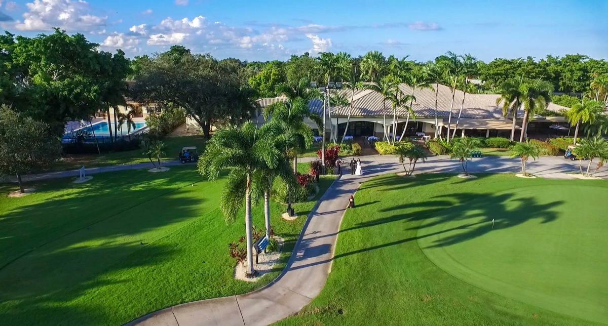 CLUB 19 PEMBROKE LAKES