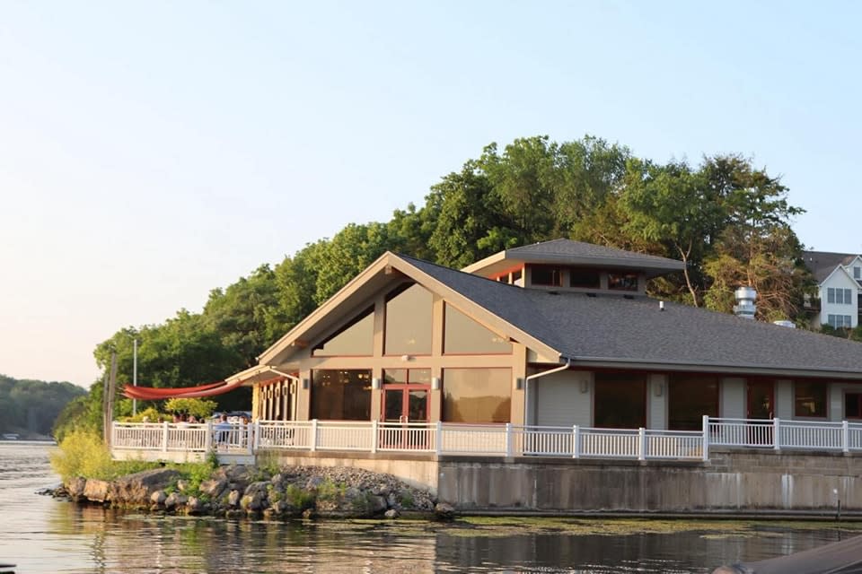 The Cove Bar & Grill in Apple River, IL | Galena Country