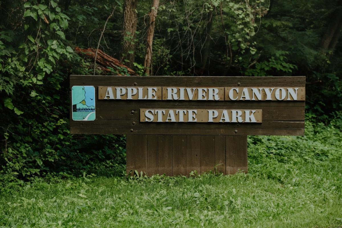 Apple River Canyon State Park