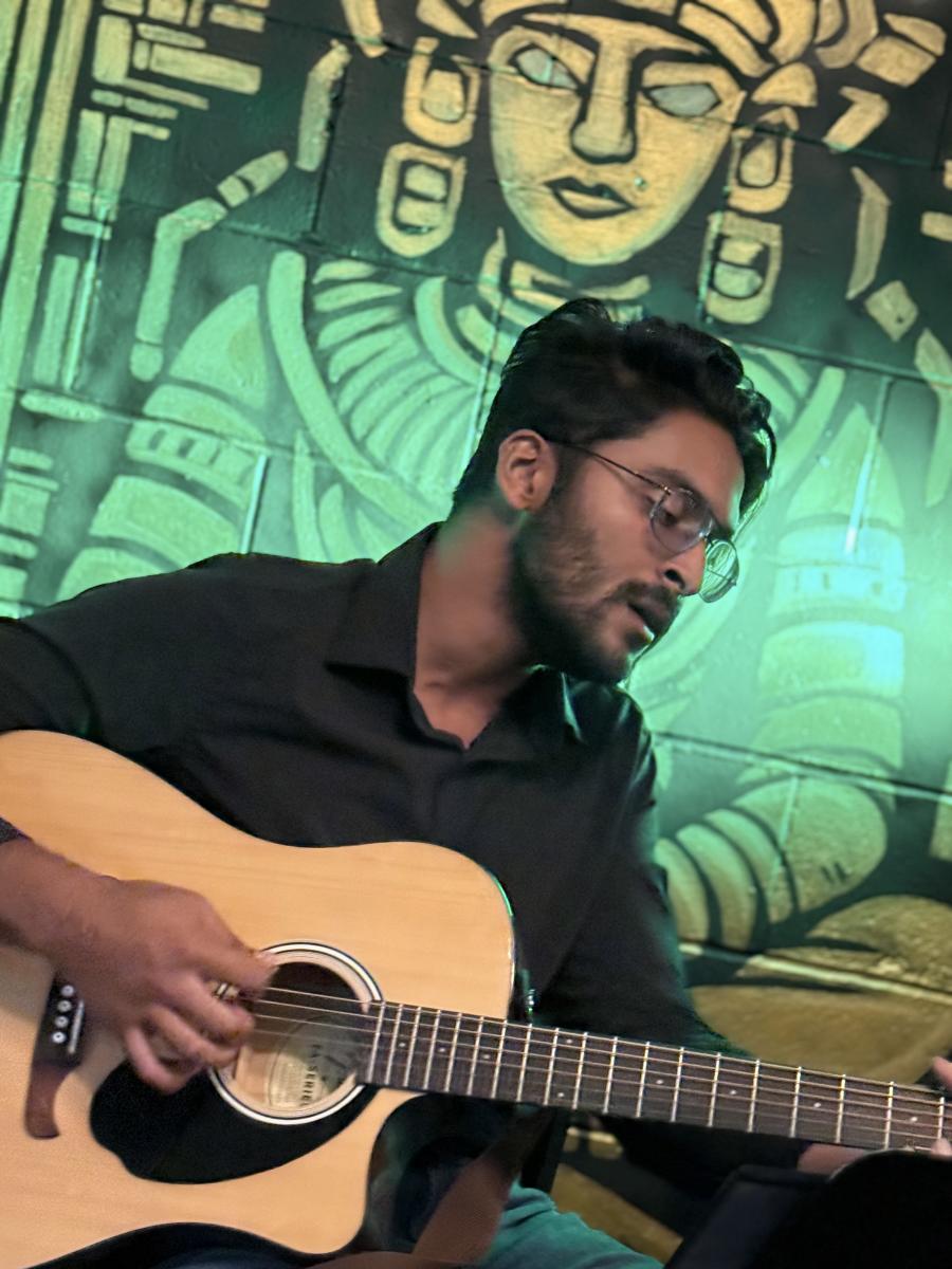 Live music w/ Nikesh Shah