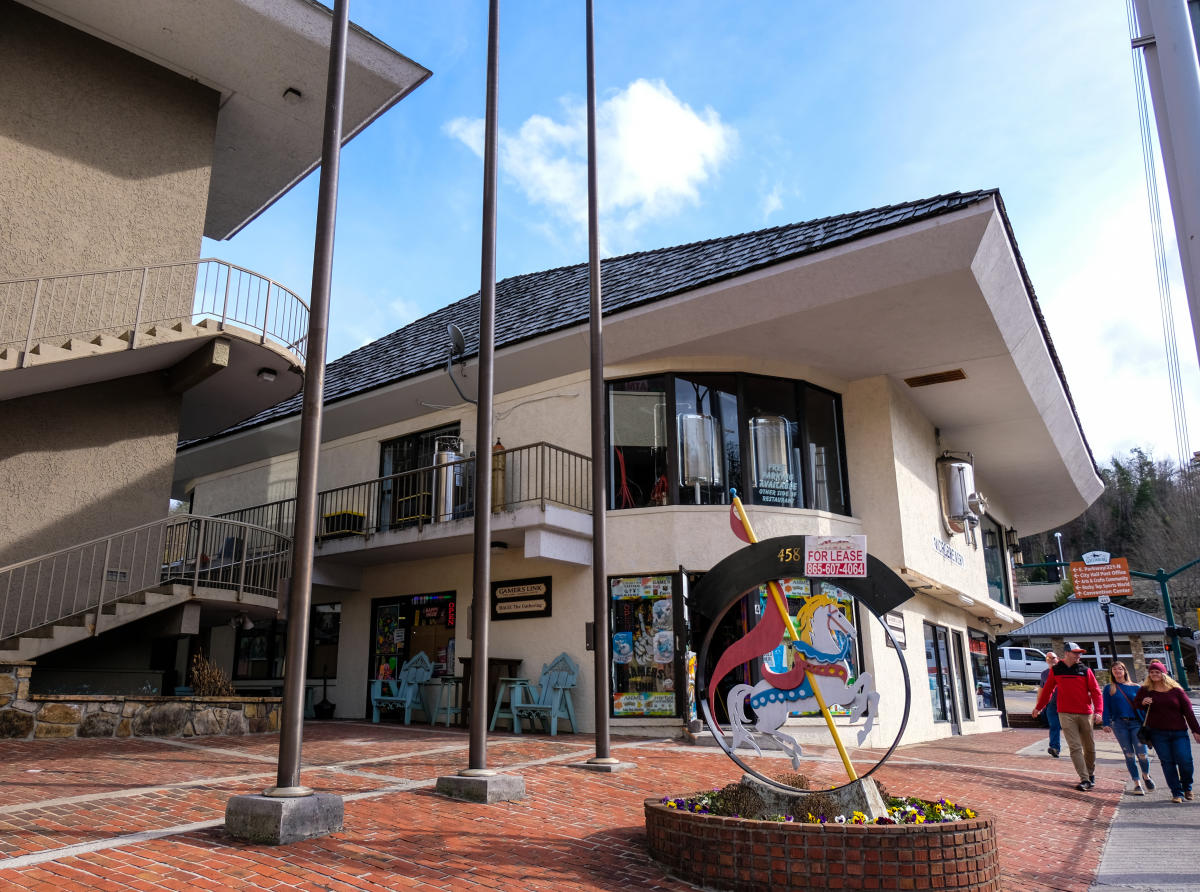 Shops at Carousel Gardens