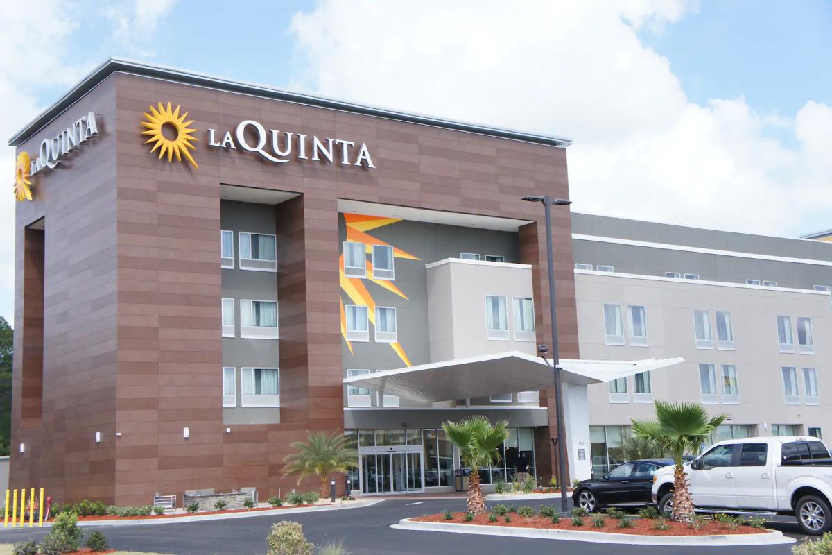 La Quinta Inn & Suites