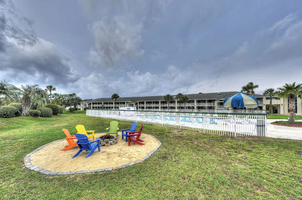 Days Inn & Suites by Jekyll Island