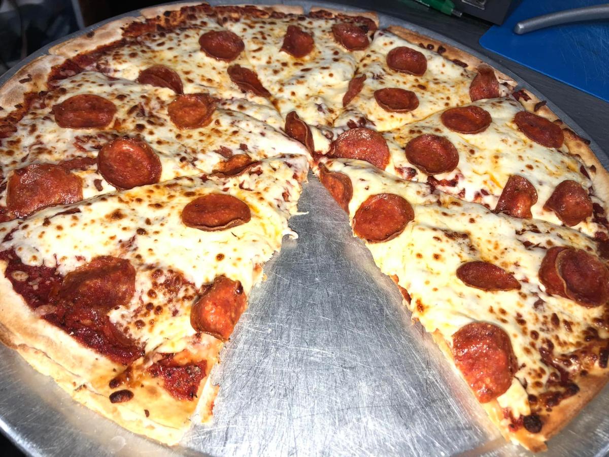 VIP Pizza at Hammerhead Marina | Green Country Oklahoma | Official Site