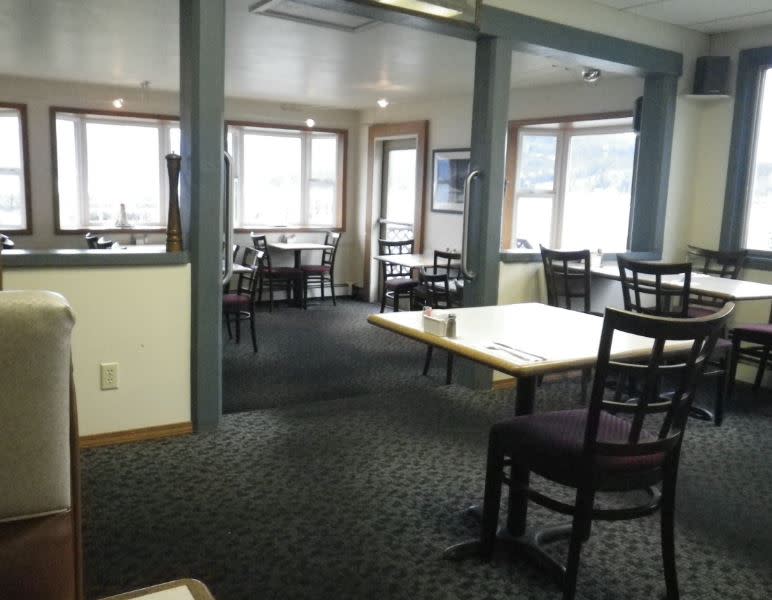 Lighthouse Restaurant and Harbor Bar