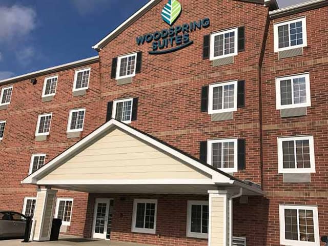 WoodSpring Suites