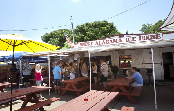 West Alabama Ice House | Nightlife in Houston, TX