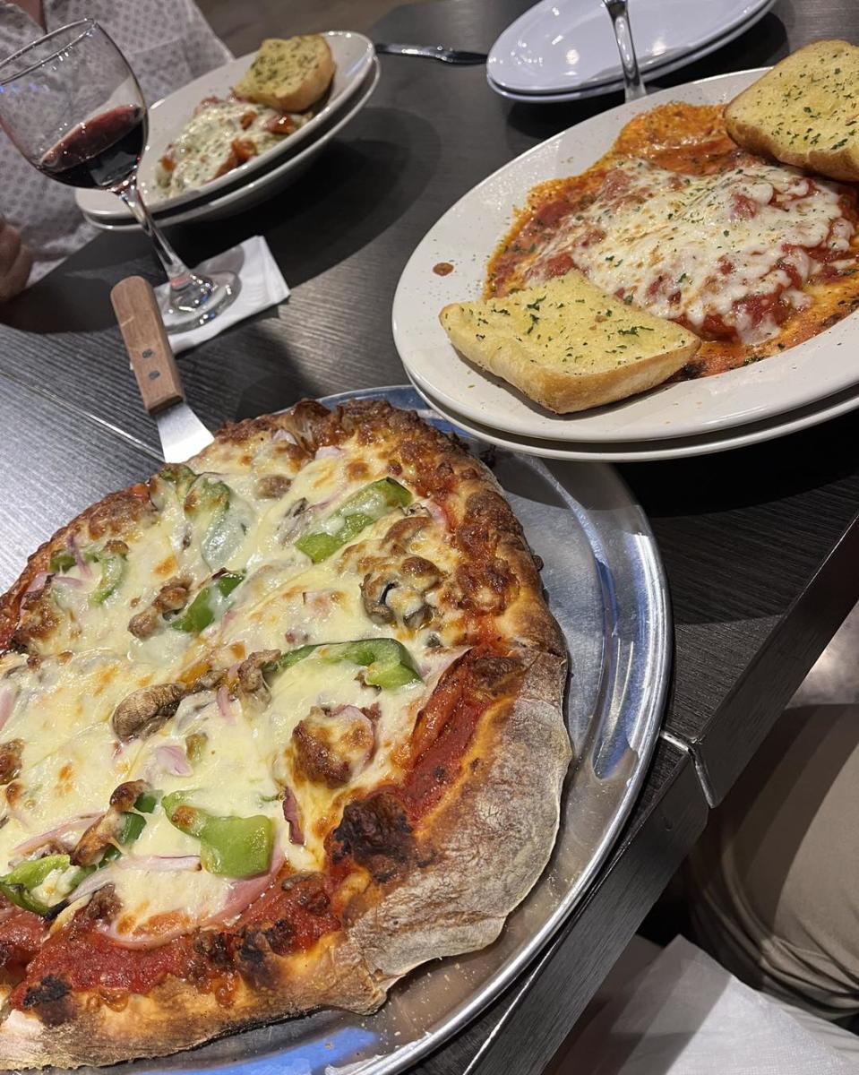 Lil Capones Italian Bar & Grill