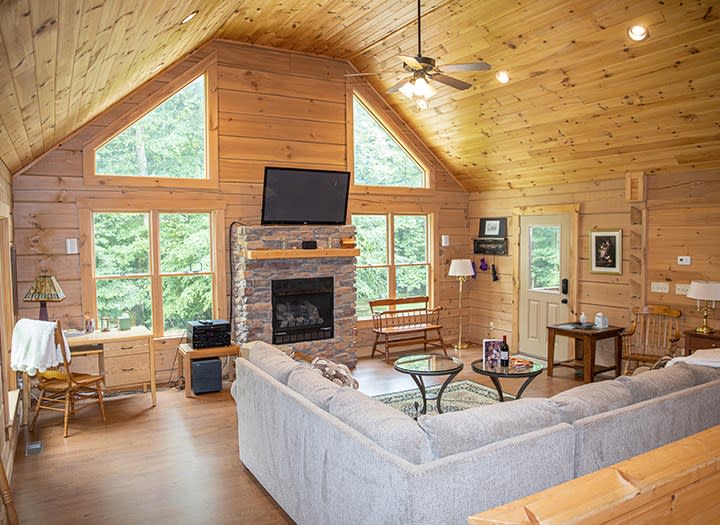 Hollow Creek Cabin