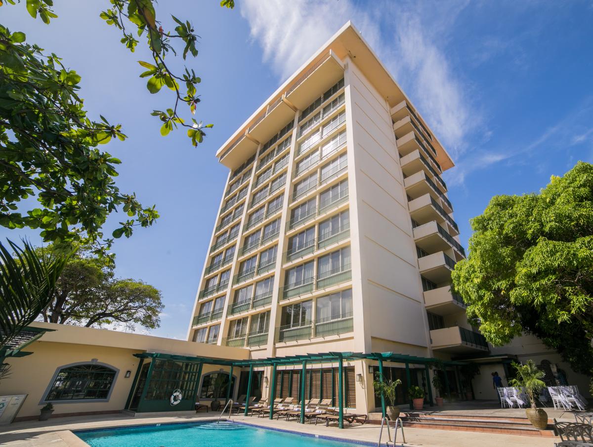 Courtleigh Hotel & Suites