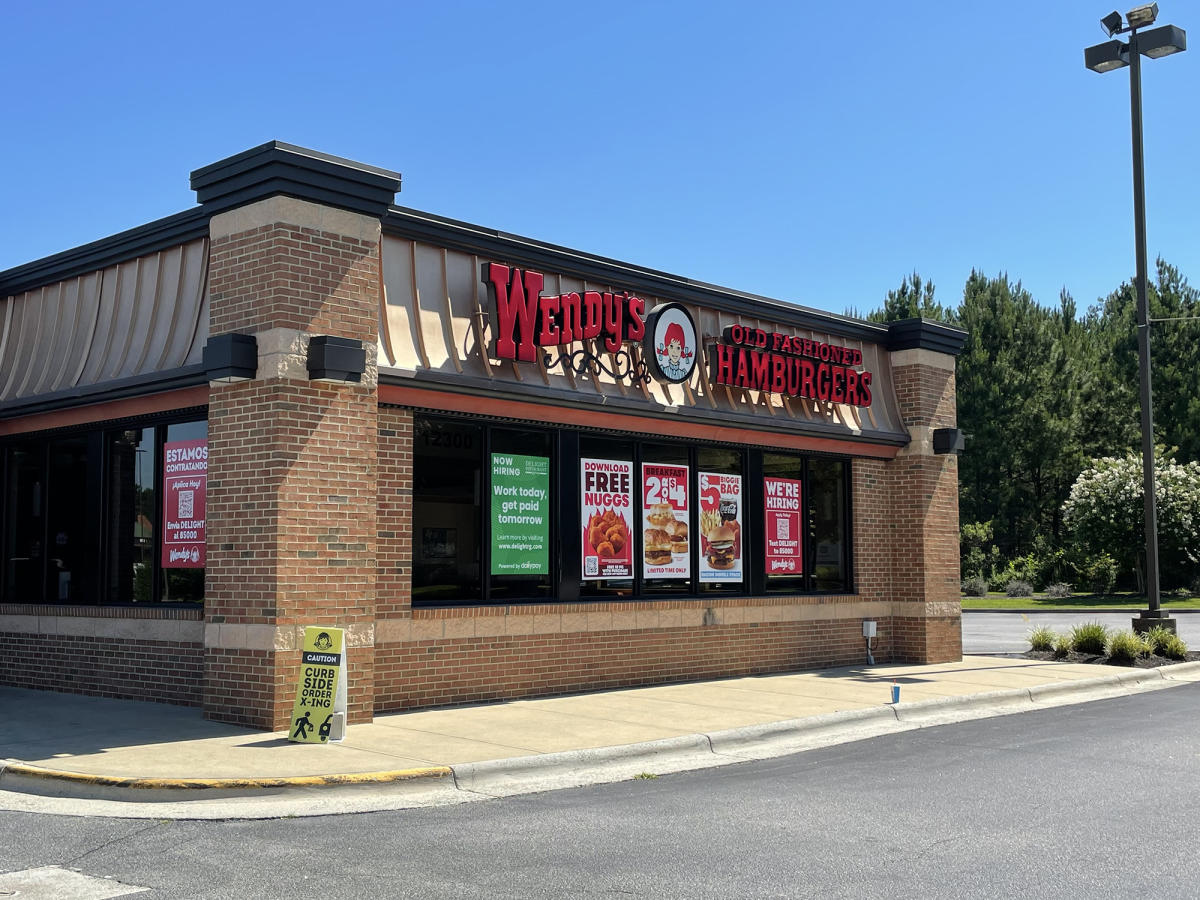 wendys restaurant coloring pages