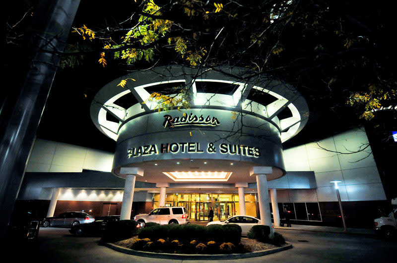 Radisson Plaza Hotel & Suites