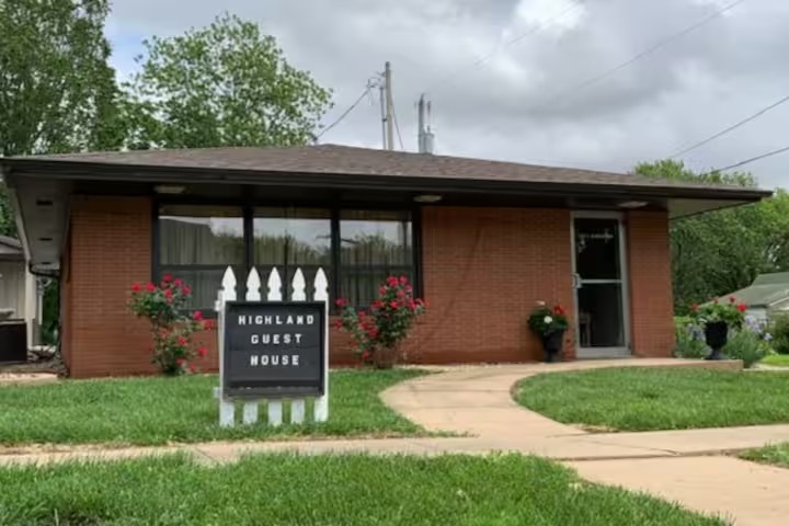 Highland Guest House - Highland KS, 66035