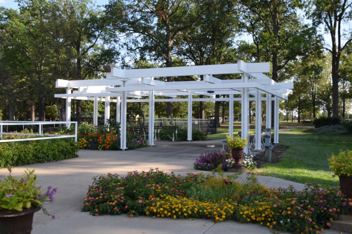 Reinisch Rose Garden & Doran Rock Garden - Topeka KS, 66603