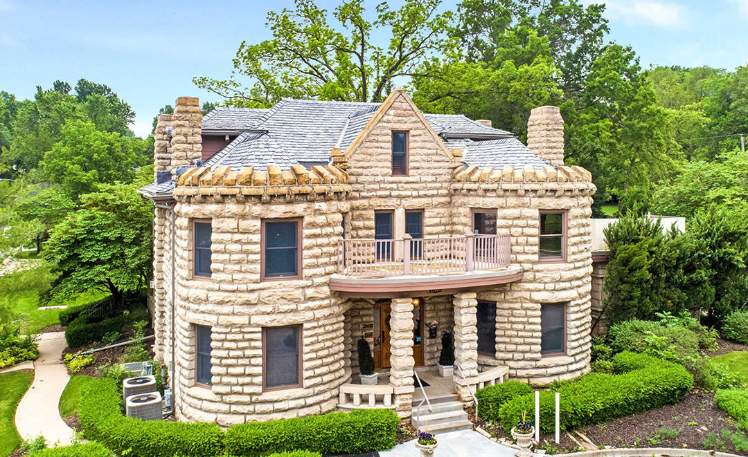 Wandering Vine at the Castle - Shawnee KS, 66216