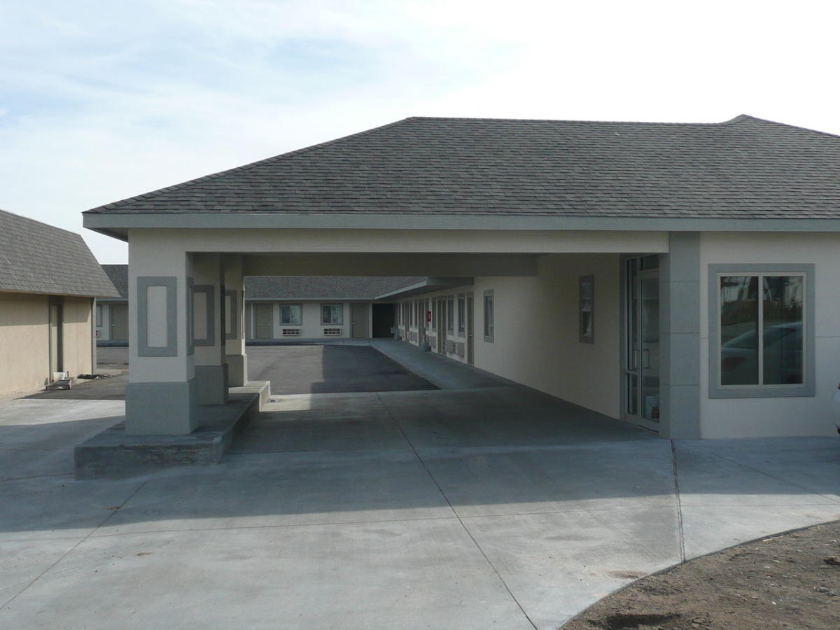 Cimarron Crossing Motel - Cimarron KS, 67835